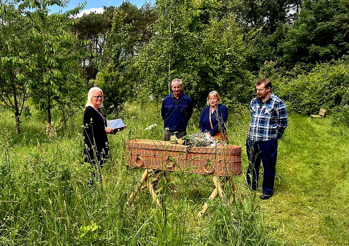 A Simple Natural Burial Service - The Natural Burial Company
